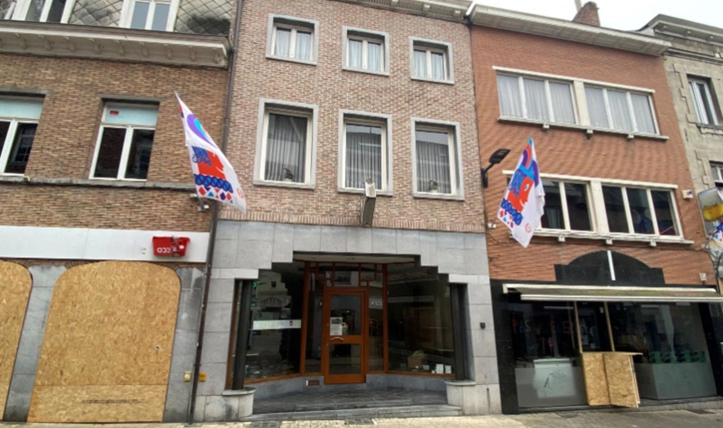 Zeer ruim handelspand met woongelegenheid in centrum Halle – Immo Pické